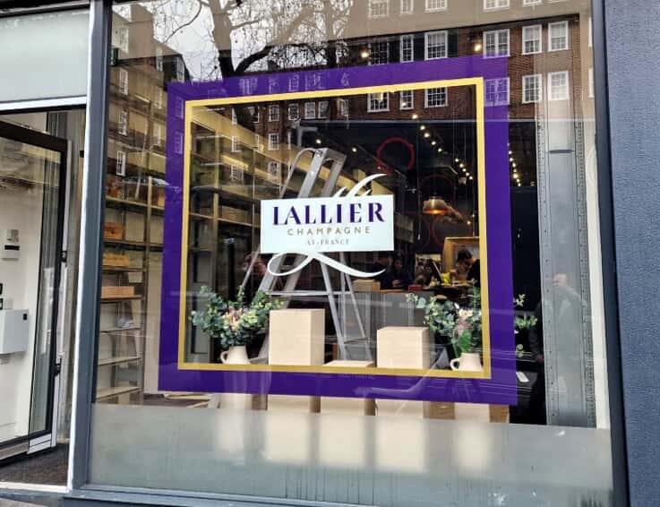 The Benefits of Window Vinyl Graphics for Businesses