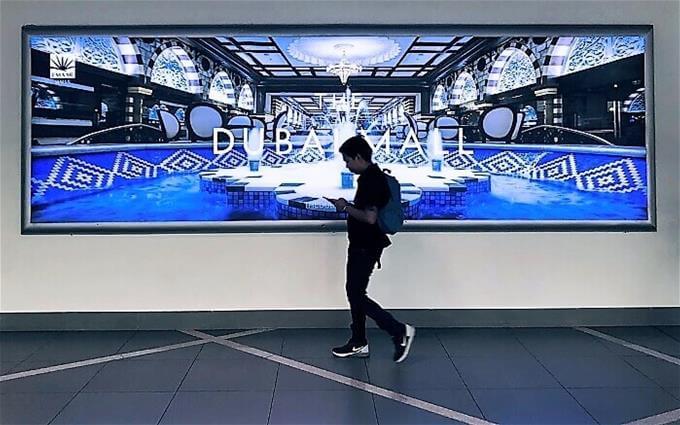 Telling stories with interactive digital signs